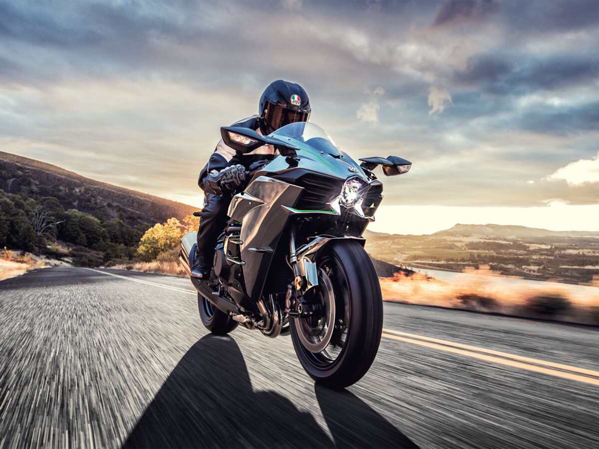 Review & Specs: Kawasaki Ninja H2R: 300-hp Hyperbike – BikeBound