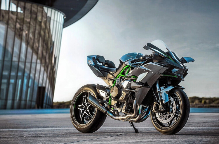 Review & Specs: Kawasaki Ninja H2R: 300-hp Hyperbike – BikeBound