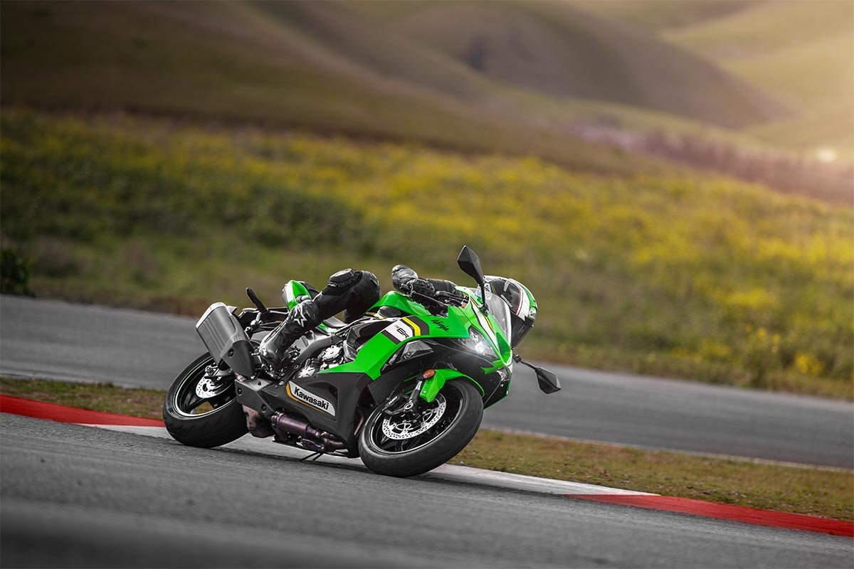 Review & Specs: Kawasaki Ninja ZX-6R – BikeBound