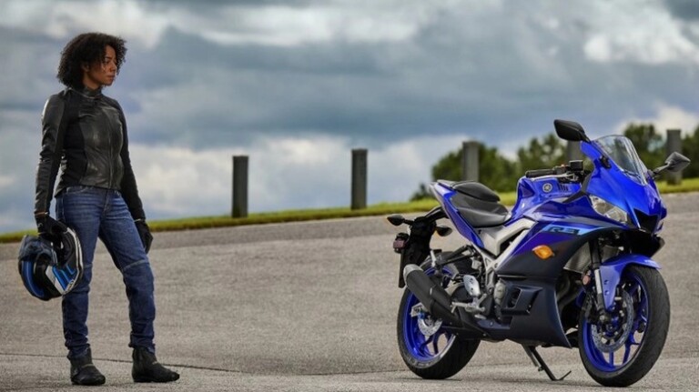 Review & Specs: Yamaha R3 (YZF-R3) – BikeBound
