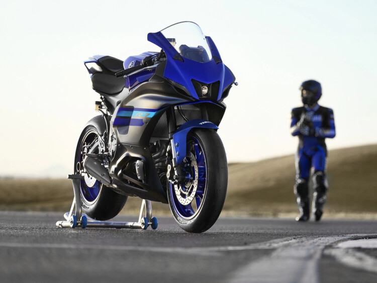 Review & Specs: Yamaha R7 (YZF-R7) – BikeBound