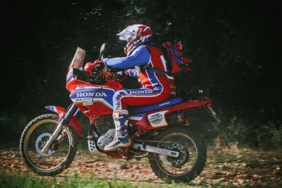 Xuxu’s Team Sandraiders: Honda NX650 Dominator Rally Bikes – BikeBound
