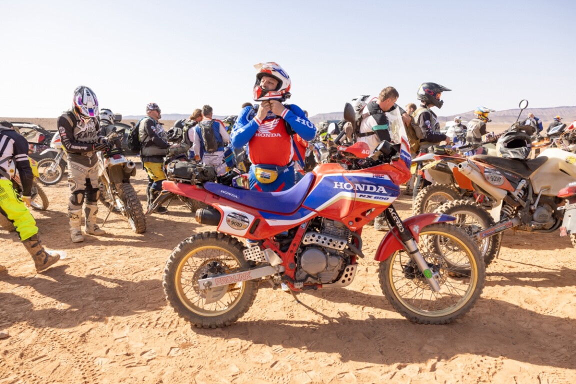 Xuxu’s Team Sandraiders: Honda NX650 Dominator Rally Bikes – BikeBound