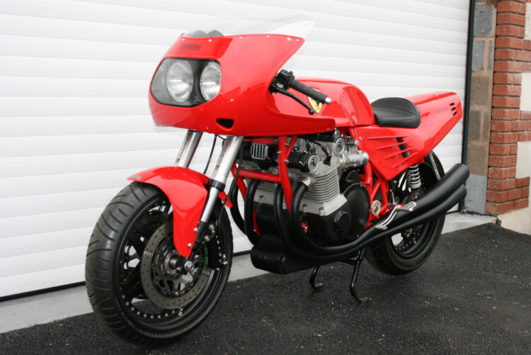 Ferrari 900: The One Motorcycle Ferrari Allowed – BikeBound